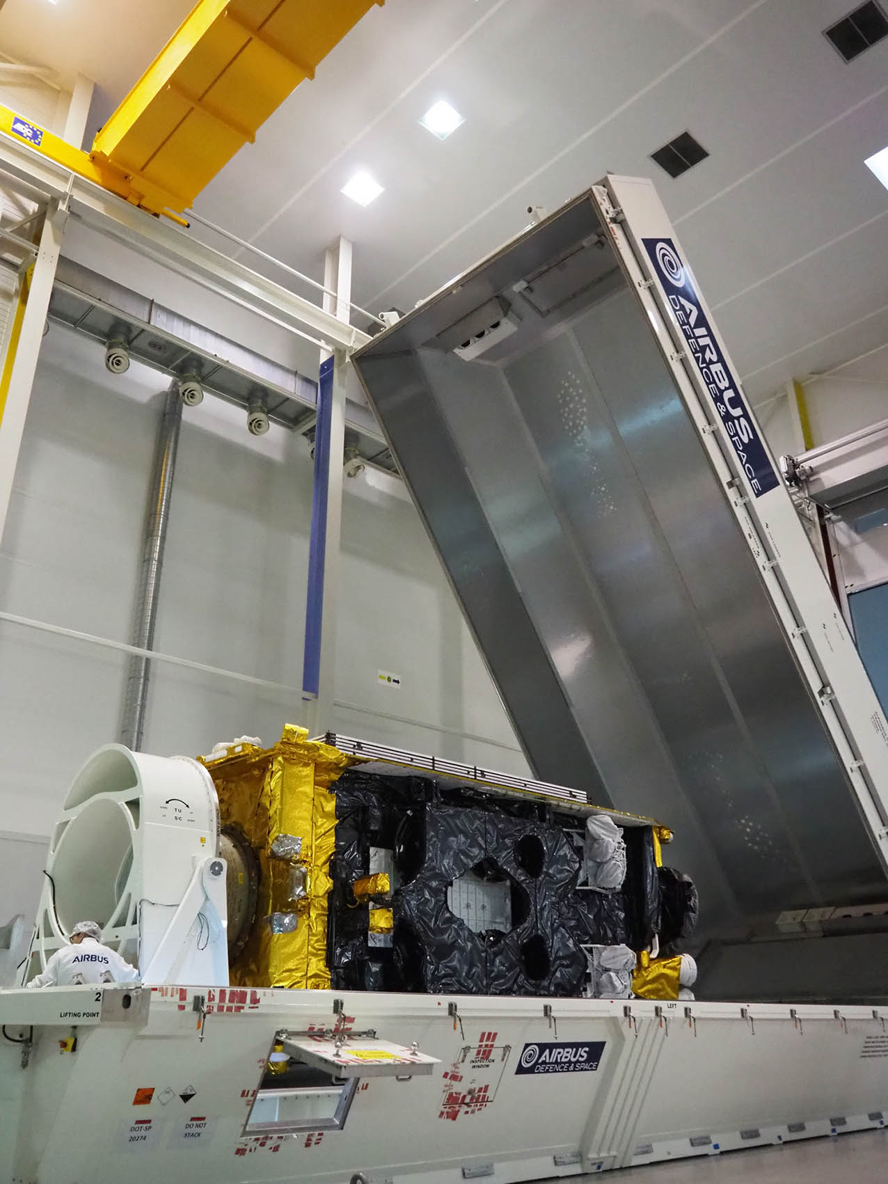 Airbus built Inmarsat-6 F2 satellite arrives on board an Airbus Beluga ...